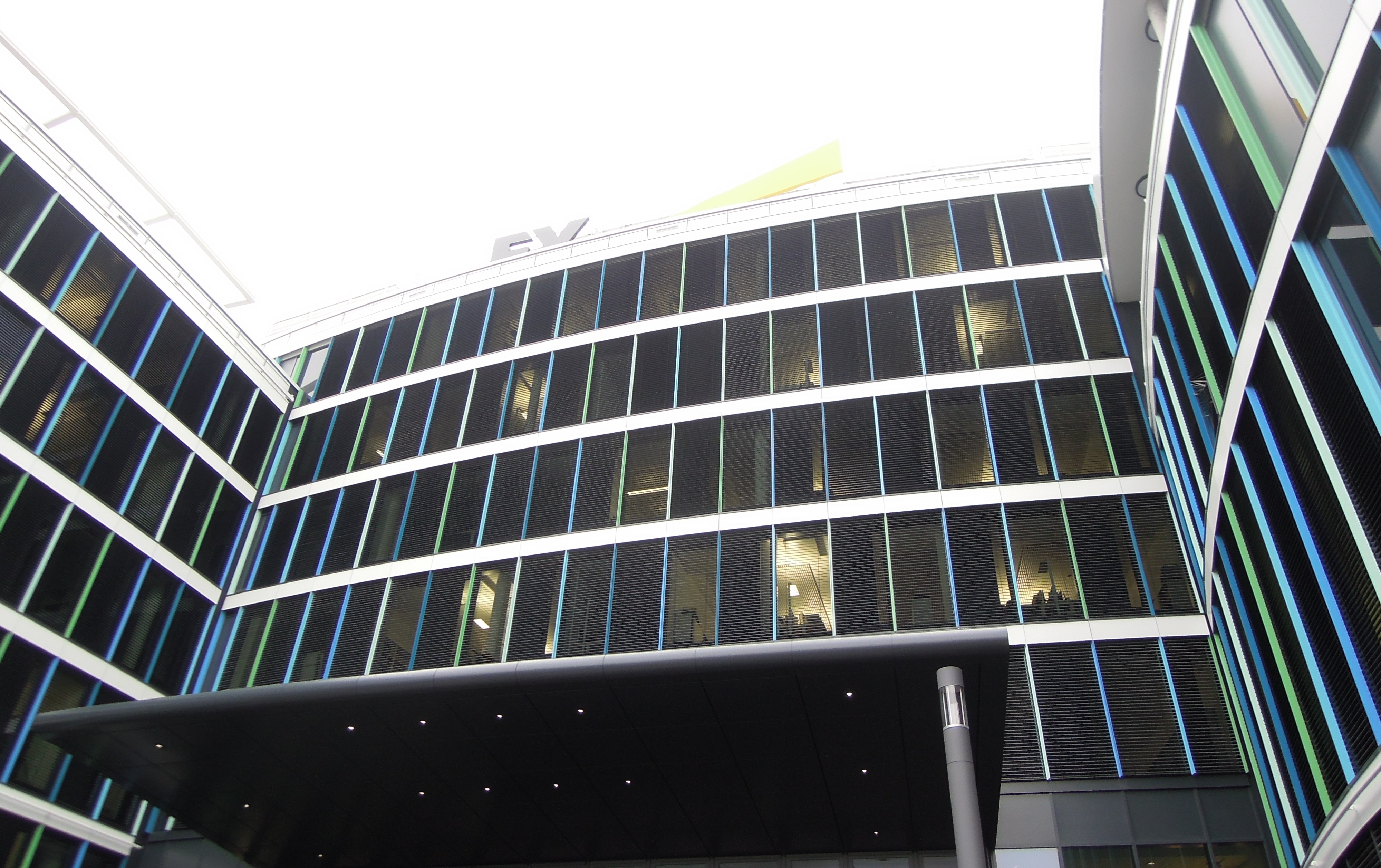 Sky Loop Airport Stuttgart | IFP Weber | Fassadenbau